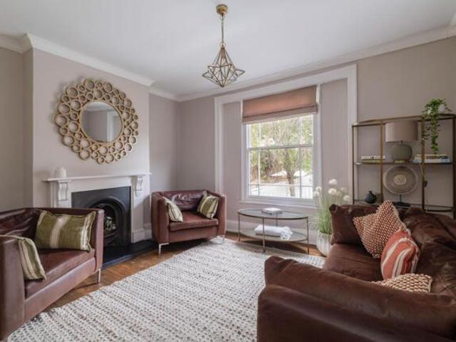 4 Bedroom House London Greater London 99926240