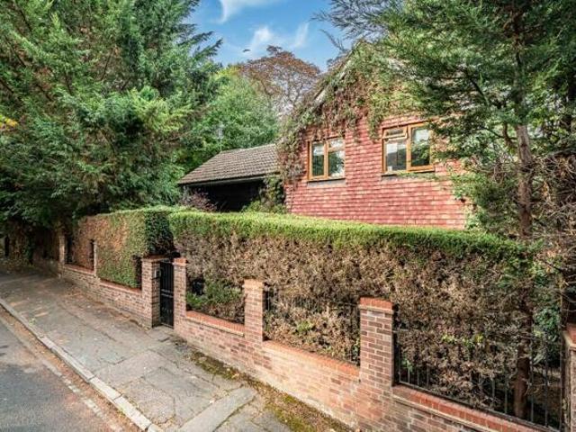 4 Bedroom House London Greater London 99926280