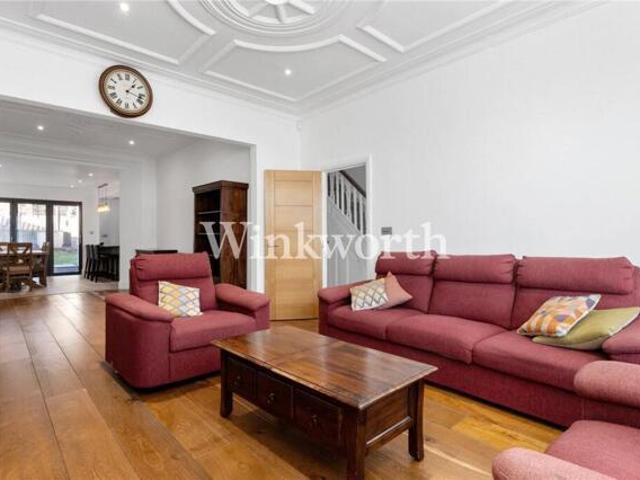 4 Bedroom House London Greater London 99952388