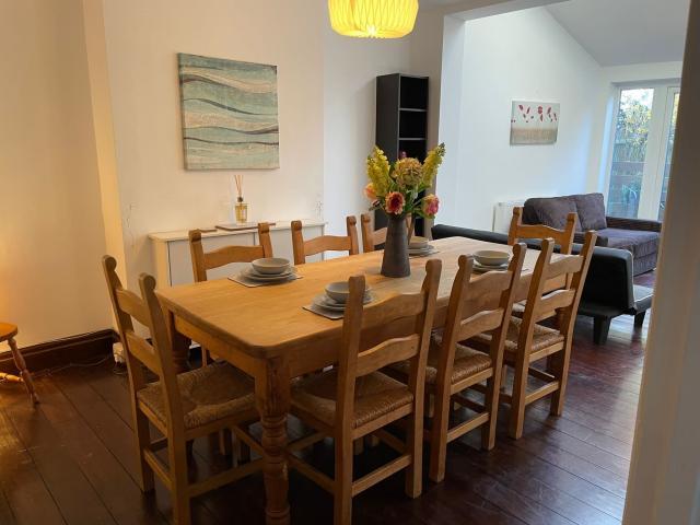 4 Bedroom House London London LS66083123