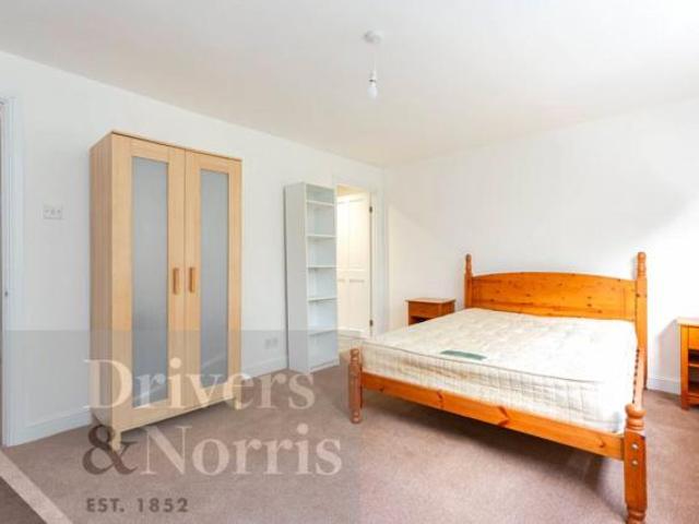 4 Bedroom House London London LS70868425