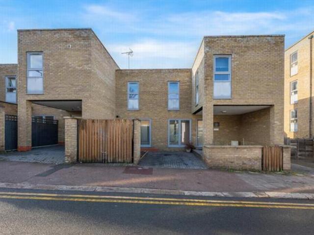 4 Bedroom House Londres Greater London 100685217