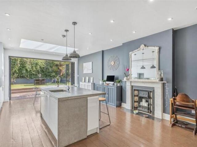 4 Bedroom House Londres Greater London 101674752