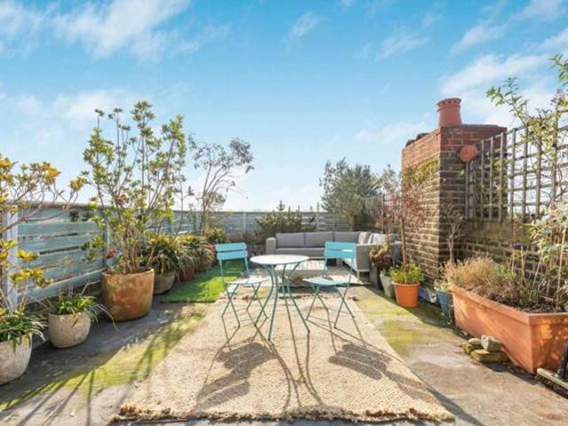 4 Bedroom House Londres Greater London LS101199970