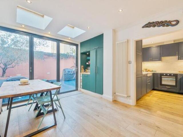 4 Bedroom House Londres Greater London LS99315425