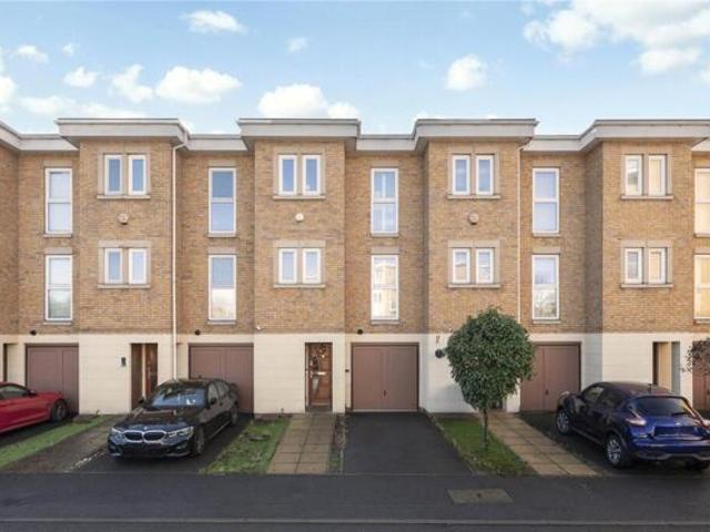 4 Bedroom House Londres Greater London LS99523608