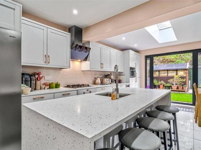 4 Bedroom House Londres Greater London LS99523823