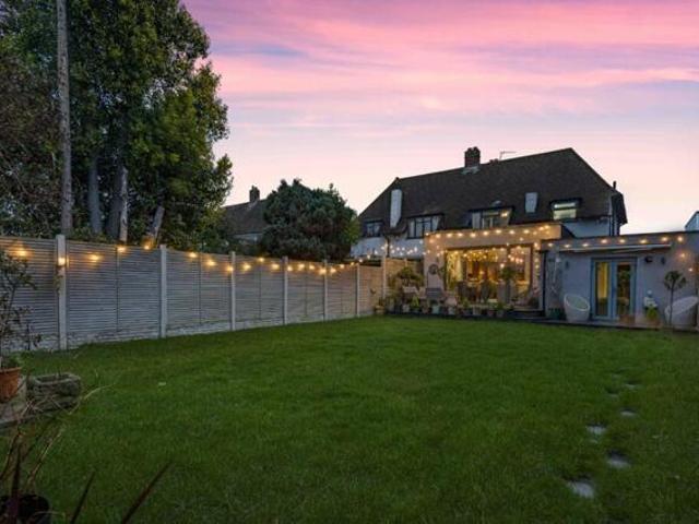 4 Bedroom House Londres Greater London LS99986242