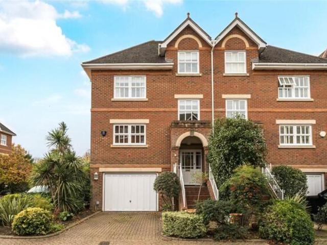 4 Bedroom House Londres Surrey 99380819