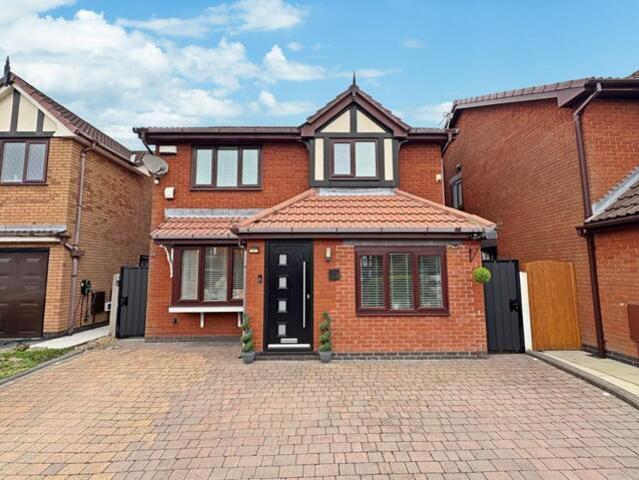 4 Bedroom House Lancs Bolton 99381081