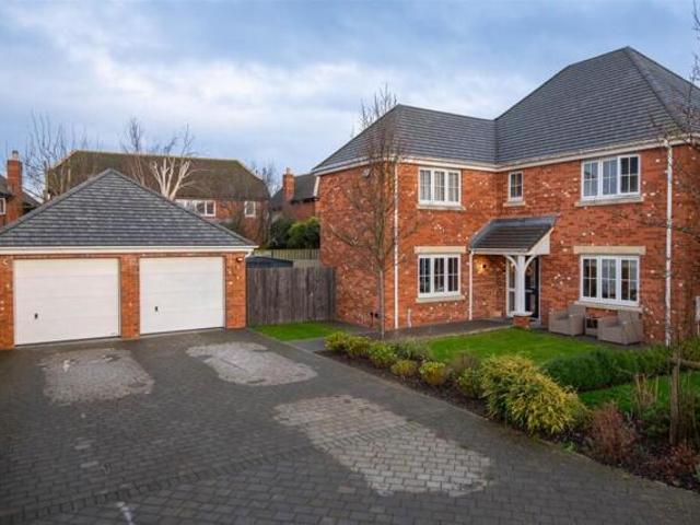 4 Bedroom House Lancs Lancashire 99290340