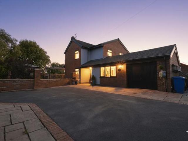 4 Bedroom House Lancs Wigan 98477293