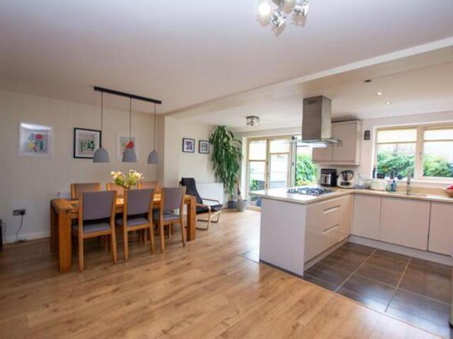 4 Bedroom House Lancs Wigan 98612487