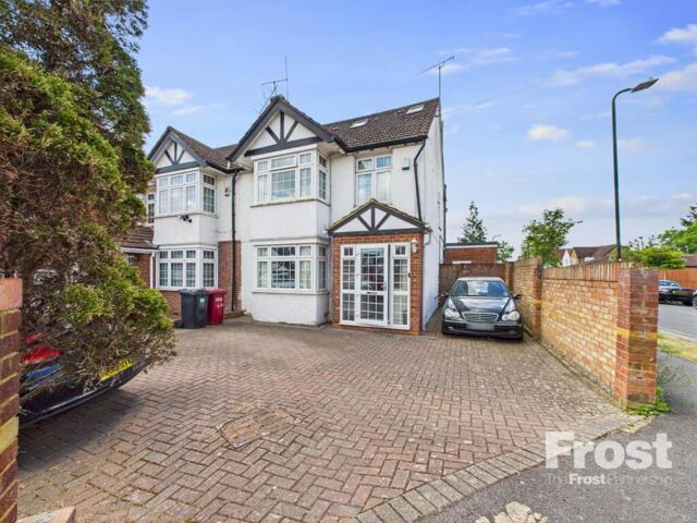 4 Bedroom House Langley Slough 99808720