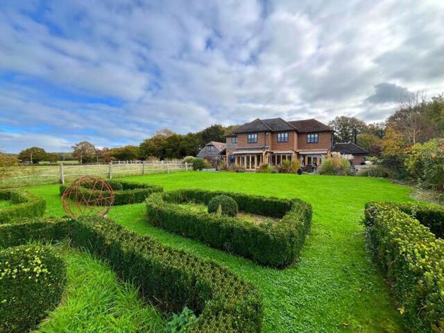 4 Bedroom House Lewes East Sussex 99237119