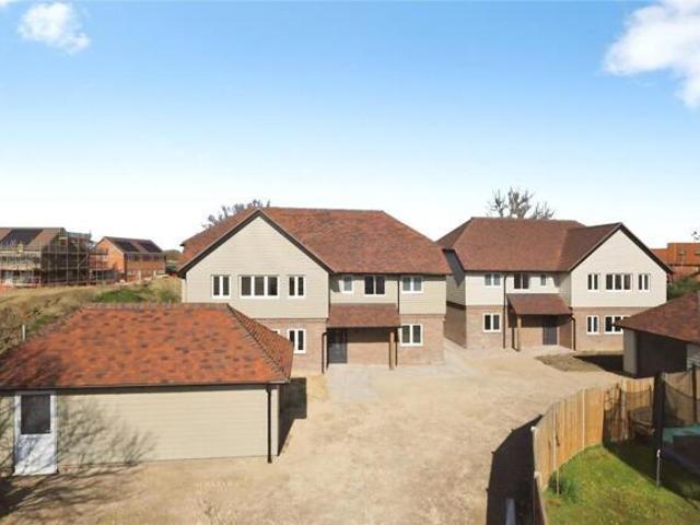 4 Bedroom House Lewes East Sussex LS100615022