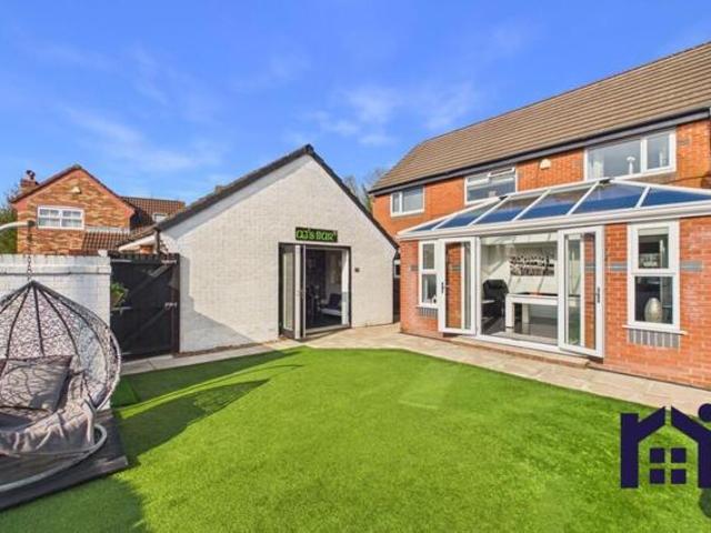4 Bedroom House Leyland Lancashire 100366135
