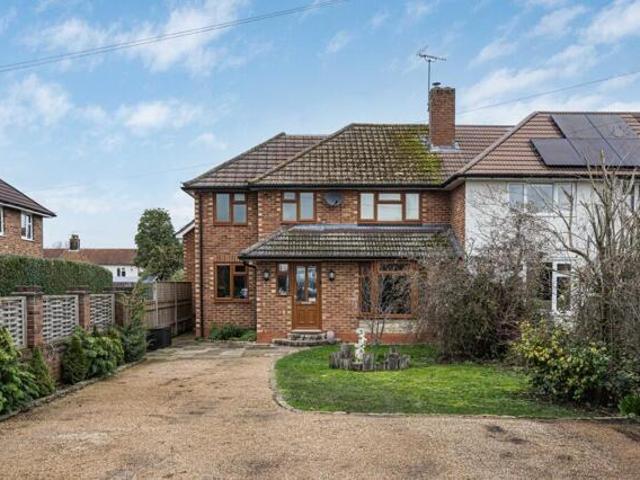 4 Bedroom House Leatherhead Surrey LS101674696