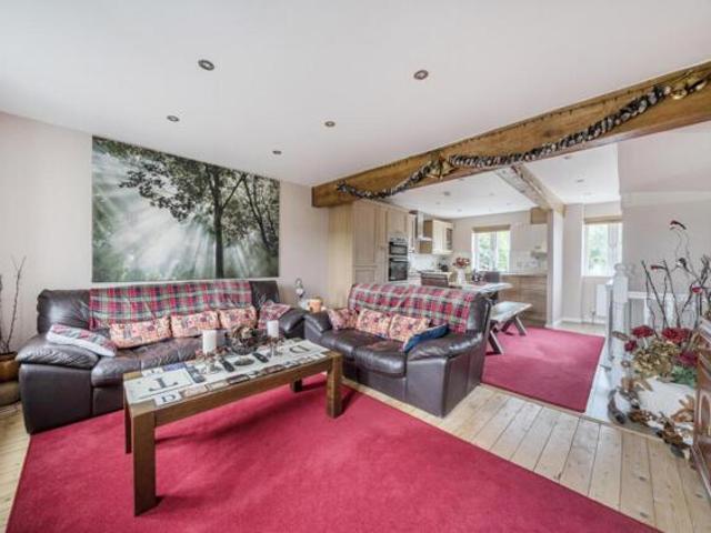 4 Bedroom House Lechlade Gloucestershire LS100541019