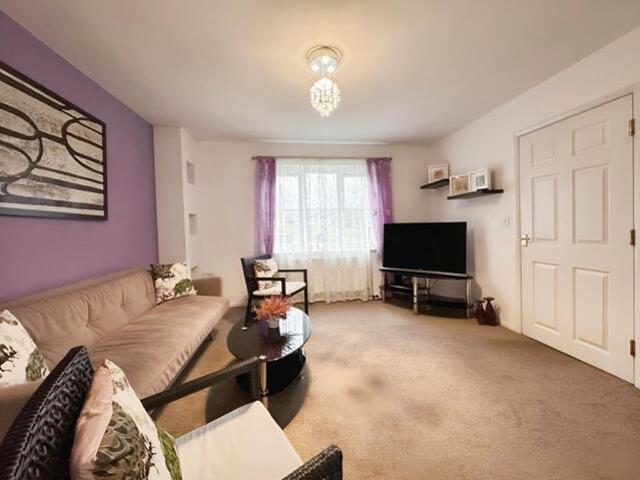 4 Bedroom House Leeds Leeds 100398619