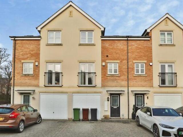 4 Bedroom House Leeds Leeds 100855010