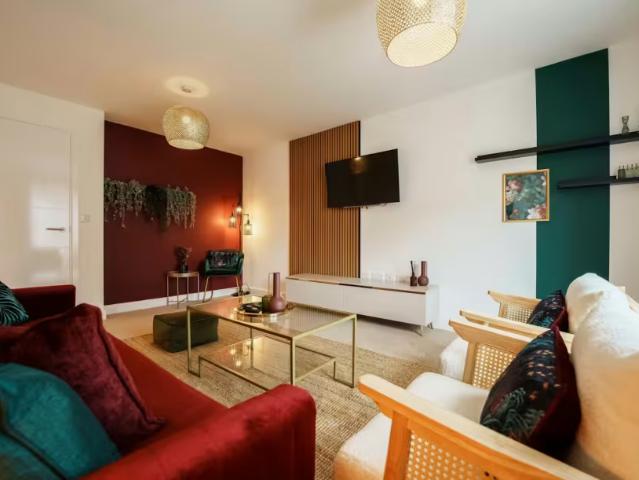 4 Bedroom House Leeds Leeds 98065002
