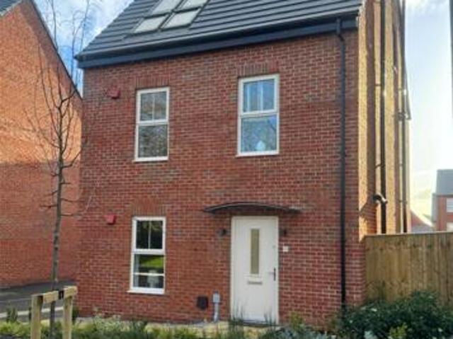 4 Bedroom House Leeds Leeds LS100786895