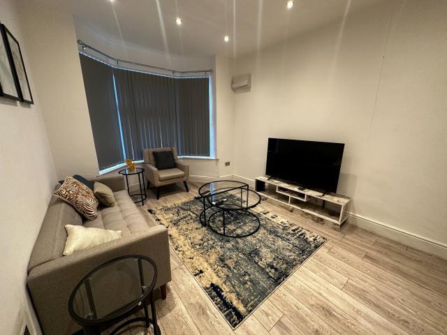 4 Bedroom House Leicester Leicester 72868192