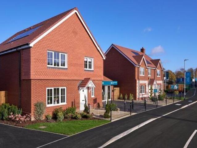 4 Bedroom House Lenham Kent LS100366178