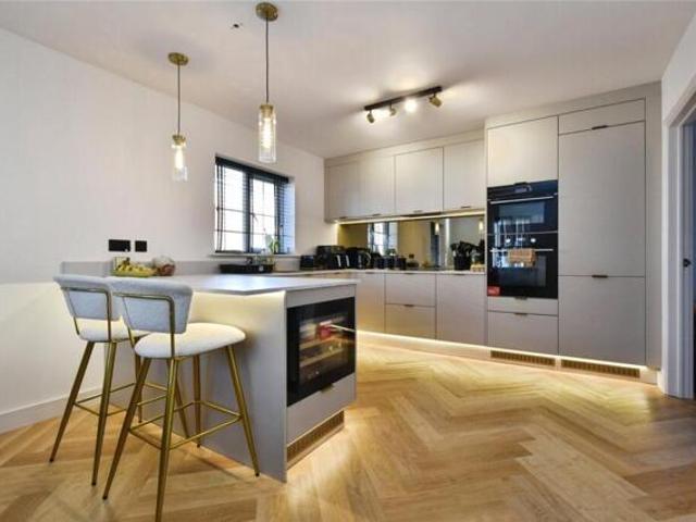 4 Bedroom House Llanelli Carmarthenshire 101025364