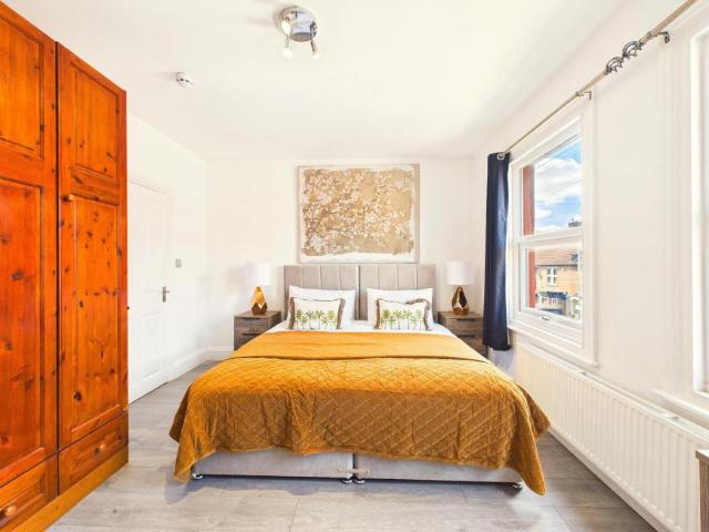 4 Bedroom House Luton Luton LS101511426