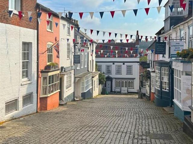 4 Bedroom House Lymington Hampshire 98278120