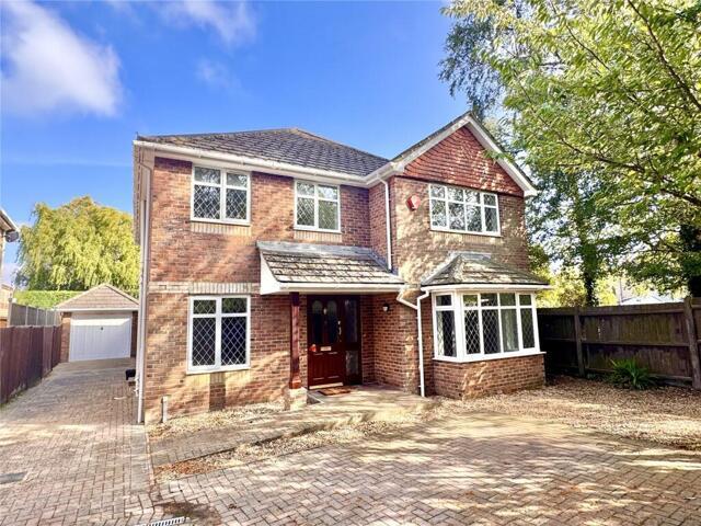4 Bedroom House Lymington Hampshire 101278040