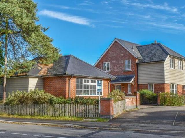 4 Bedroom House Lymington Hampshire LS100398158