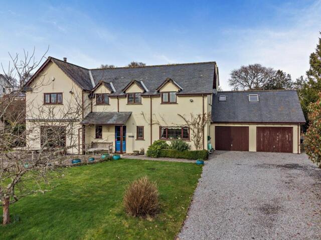4 Bedroom House Moretonhampstead Devon LS100987928