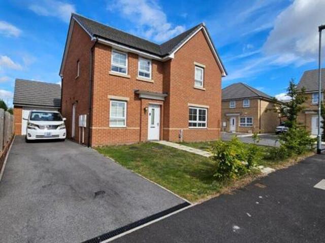 4 Bedroom House Morley Leeds 98834475