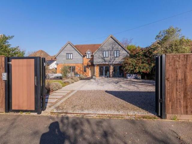 4 Bedroom House Maidenhead Windsor And Maidenhead LS101674848
