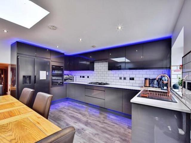 4 Bedroom House Maidstone Kent LS99436840