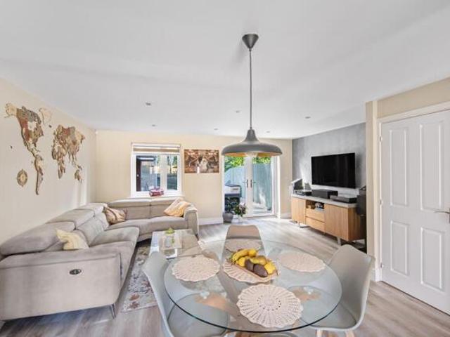 4 Bedroom House Maidstone Kent LS100578902