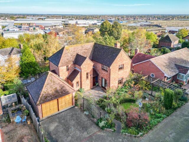 4 Bedroom House Maldon Essex 99130313