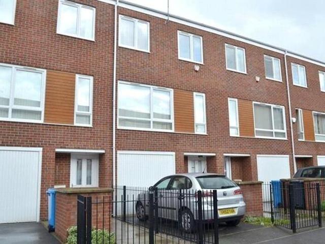 4 Bedroom House Manchester Greater Manchester LS100738745
