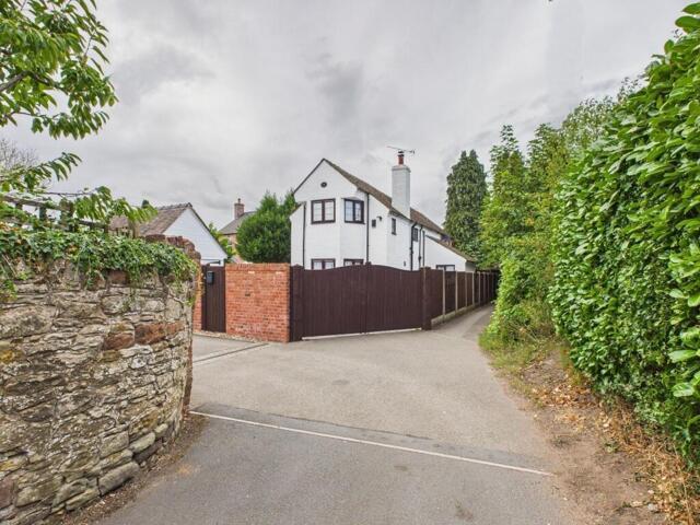 4 Bedroom House Market Drayton Shropshire LS99688323