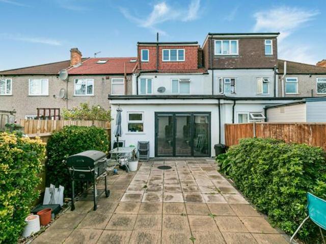4 Bedroom House Mitcham Greater London LS99437237