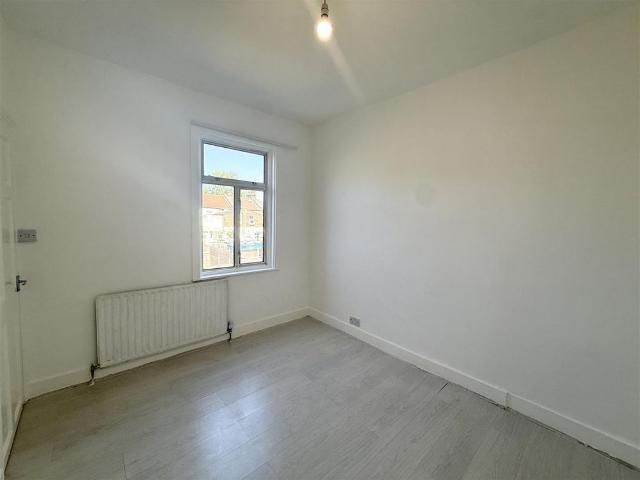 4 Bedroom House Mid Terrace To Let