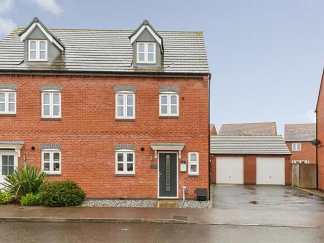 4 Bedroom House Middlebeck Middlebeck LS99986276