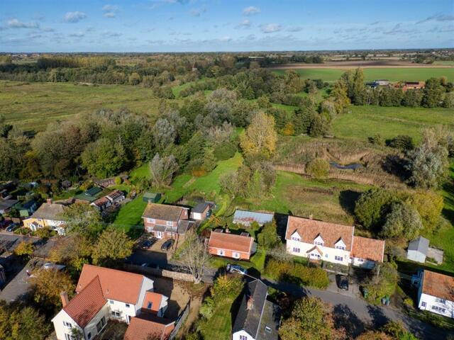 4 Bedroom House Middleton Middleton LS98649177