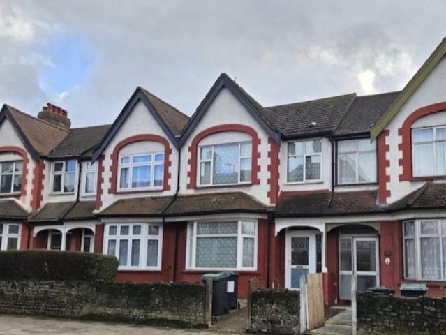 4 Bedroom House minutes away from Wood Green stati