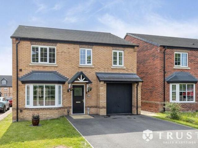 4 Bedroom House Mirfield Kirklees LS101797020