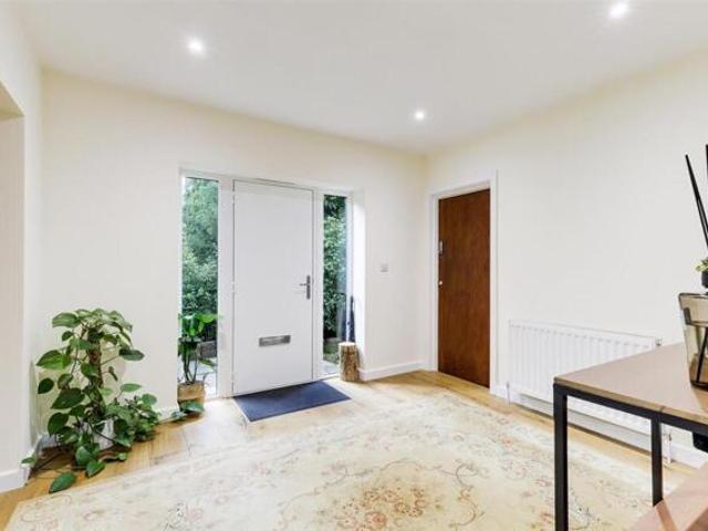 4 Bedroom House Nottingham Nottingham LS100881469