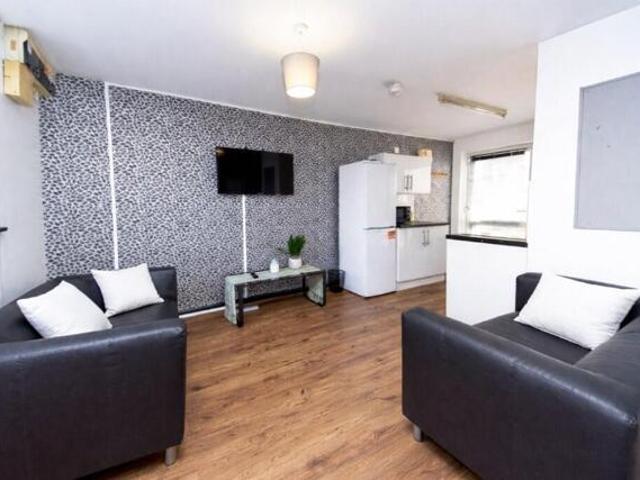 4 Bedroom House Nottingham Nottinghamshire 101702153
